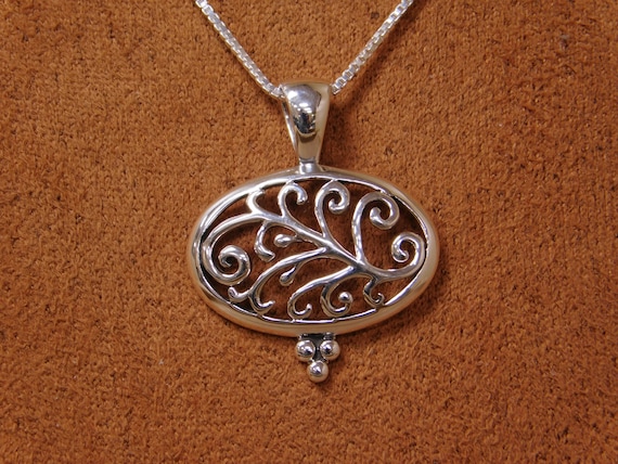 Vintage Sterling Silver Filigree Necklace - Gem