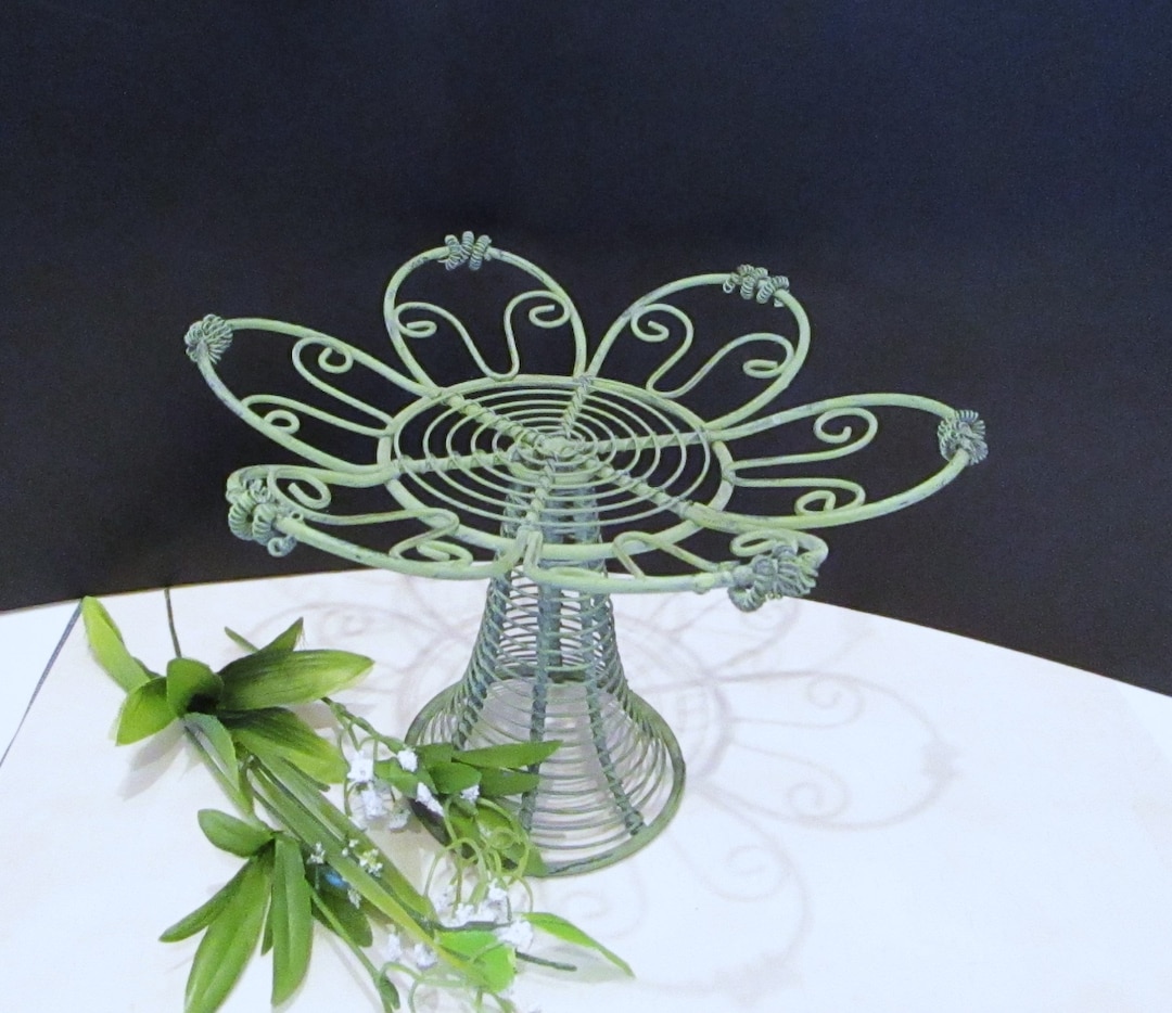 Rustic Wire Stand Plate Tray Holder, Wire and Metal Pedestal Plate ...