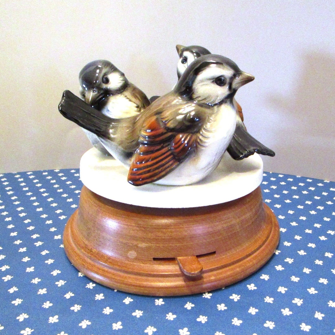Goebel 3 Sparrows Music Box, Sparrows Music Box Goebel, Porcelain Birds ...