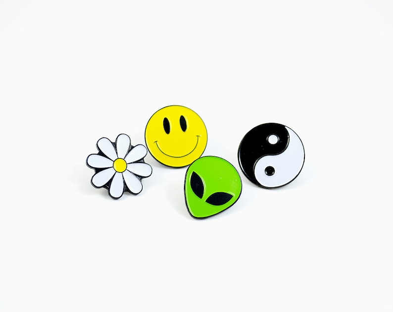 Yellow Smiley Face Pin Soft Enamel Lapel Pin Game Strong Brooch 1 ...