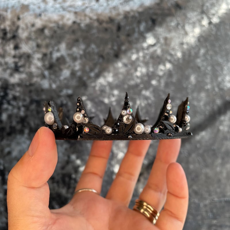 Bookshelf Crowns - Etsy