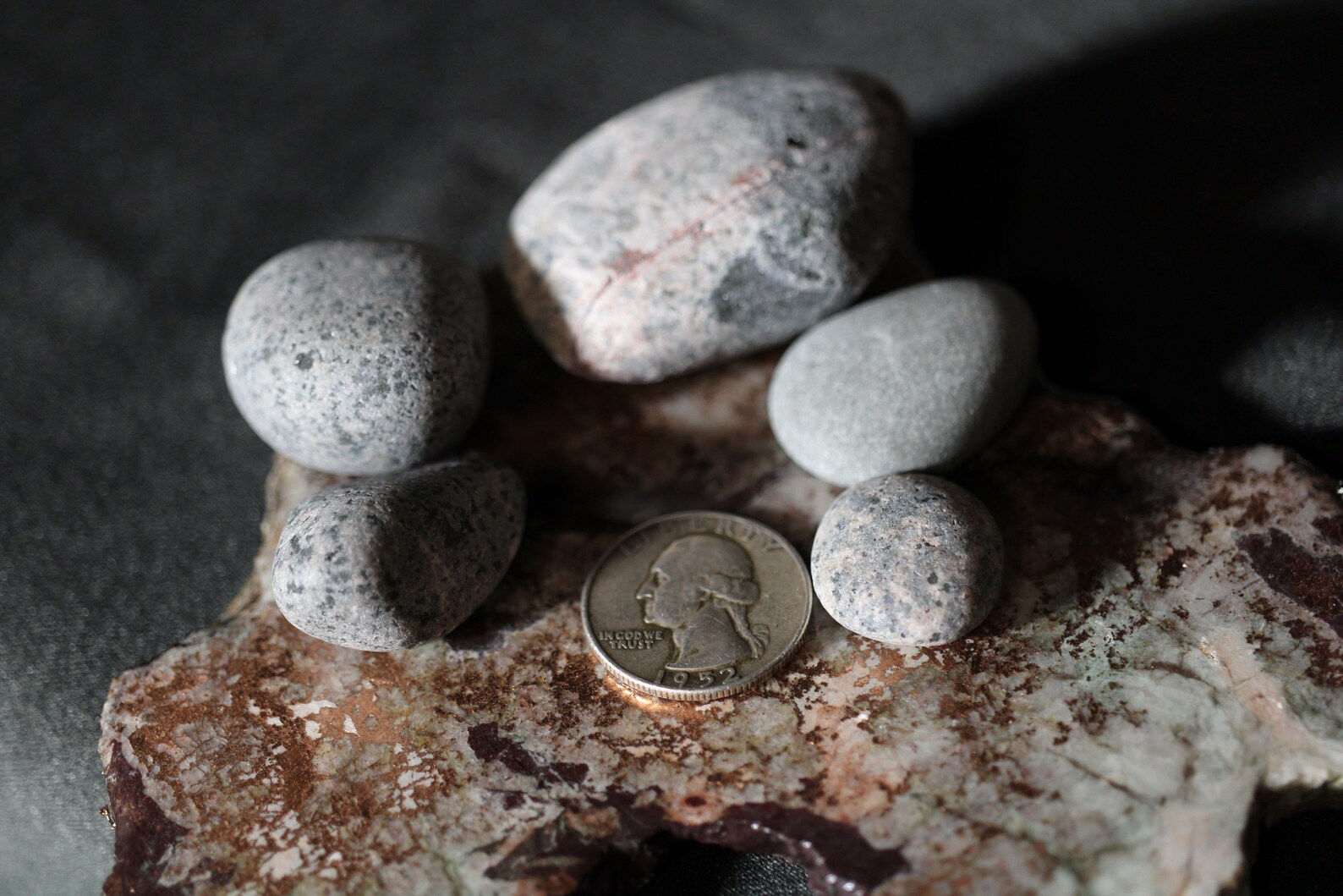 UV Light Reactive Yooper Stones Syenite with Sodalite Crystals | Etsy