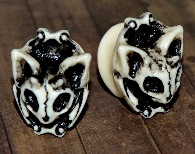 Custom Ear Plugs & Unique Jewelry: by FamilySkinersStyle on Etsy