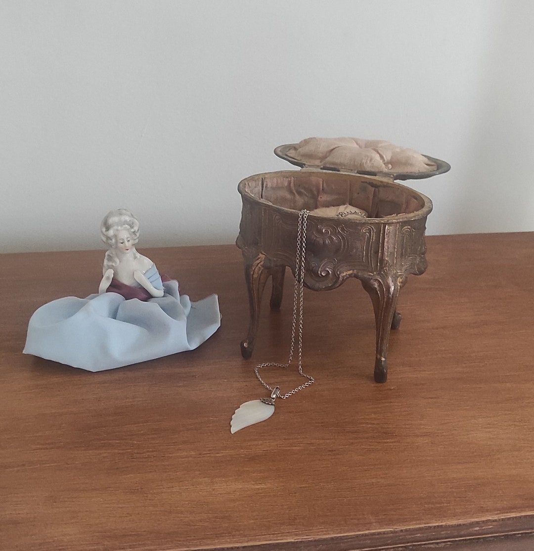 Antique Footed Jewelry Box, Trinket Box With Tufted Silk Inside ...