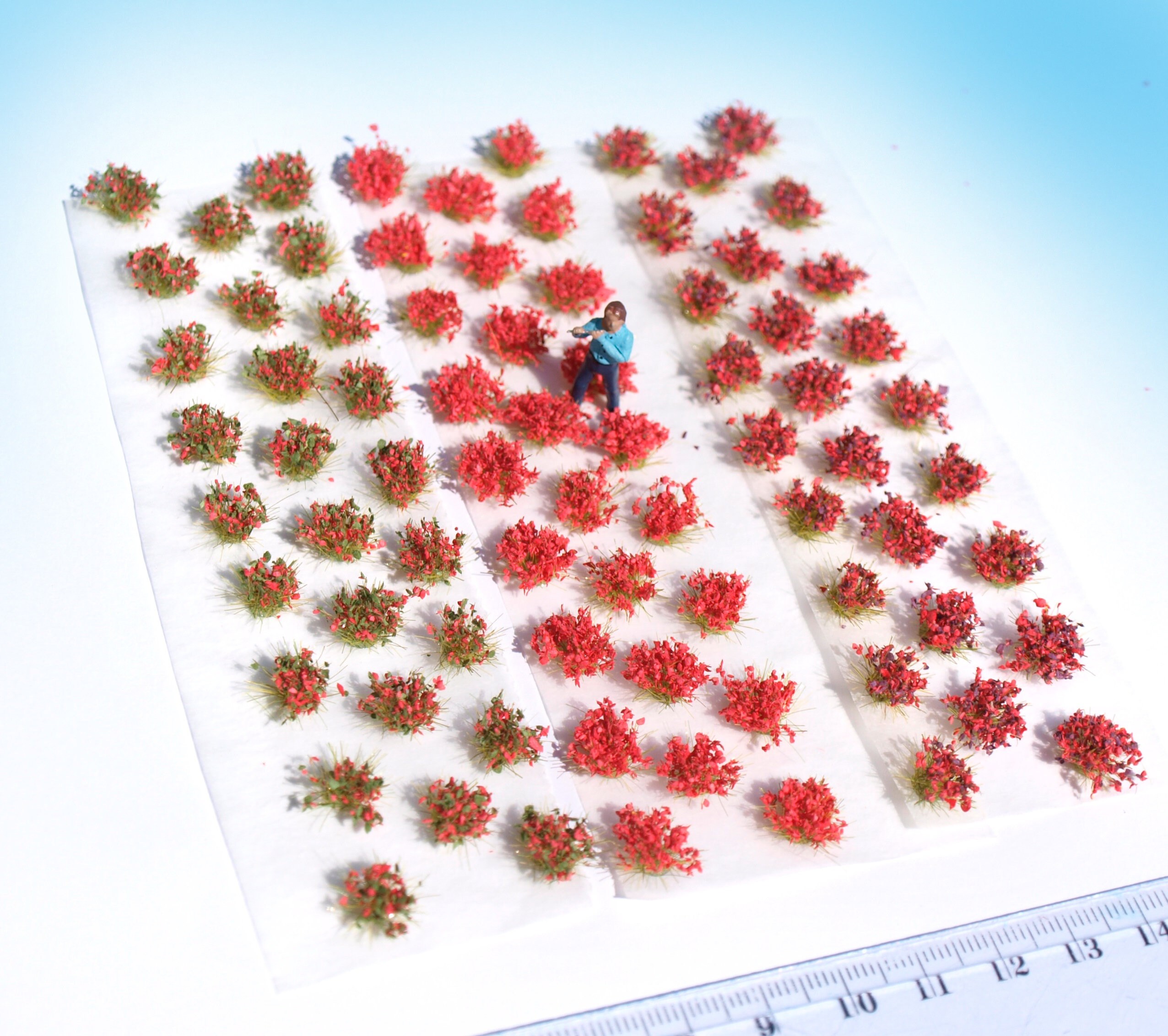 Miniature Flower Tufts Red Mix HO O Scale for Model Railway & Dollhouse ...