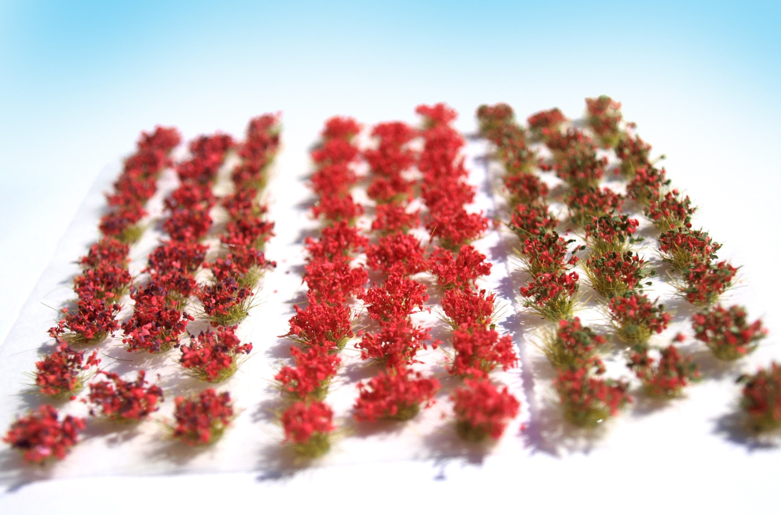 Miniature Flower Tufts Red Mix HO O Scale for Model Railway & Dollhouse ...