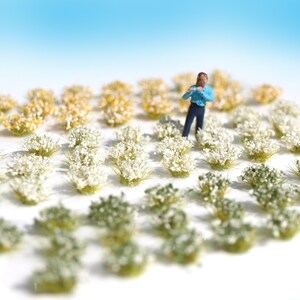 Miniature Flower Tufts White Mix HO O Scale Model Railway & Dollhouse ...