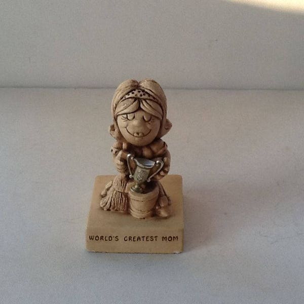 Greatest Mom Statue - Etsy