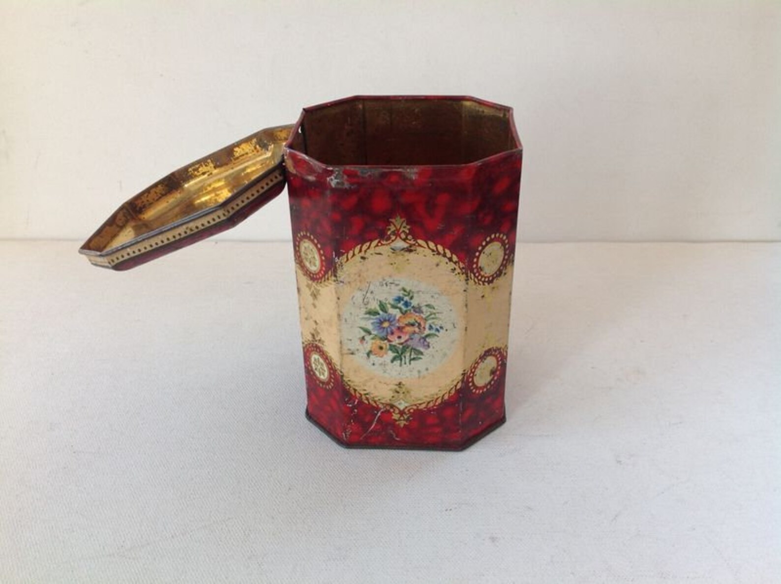 Vintage Tin Can / Pretty Octagonal Tin Can / Floral Lidded Old | Etsy