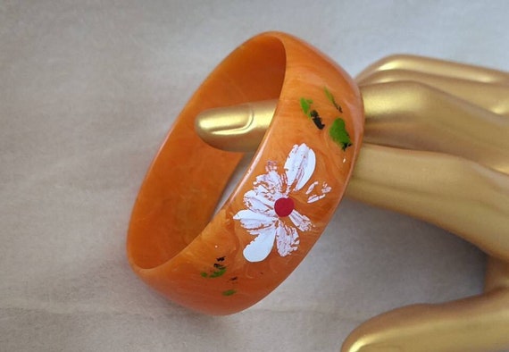 vintage Bakelite Catalin white hand painted flower or… - Gem