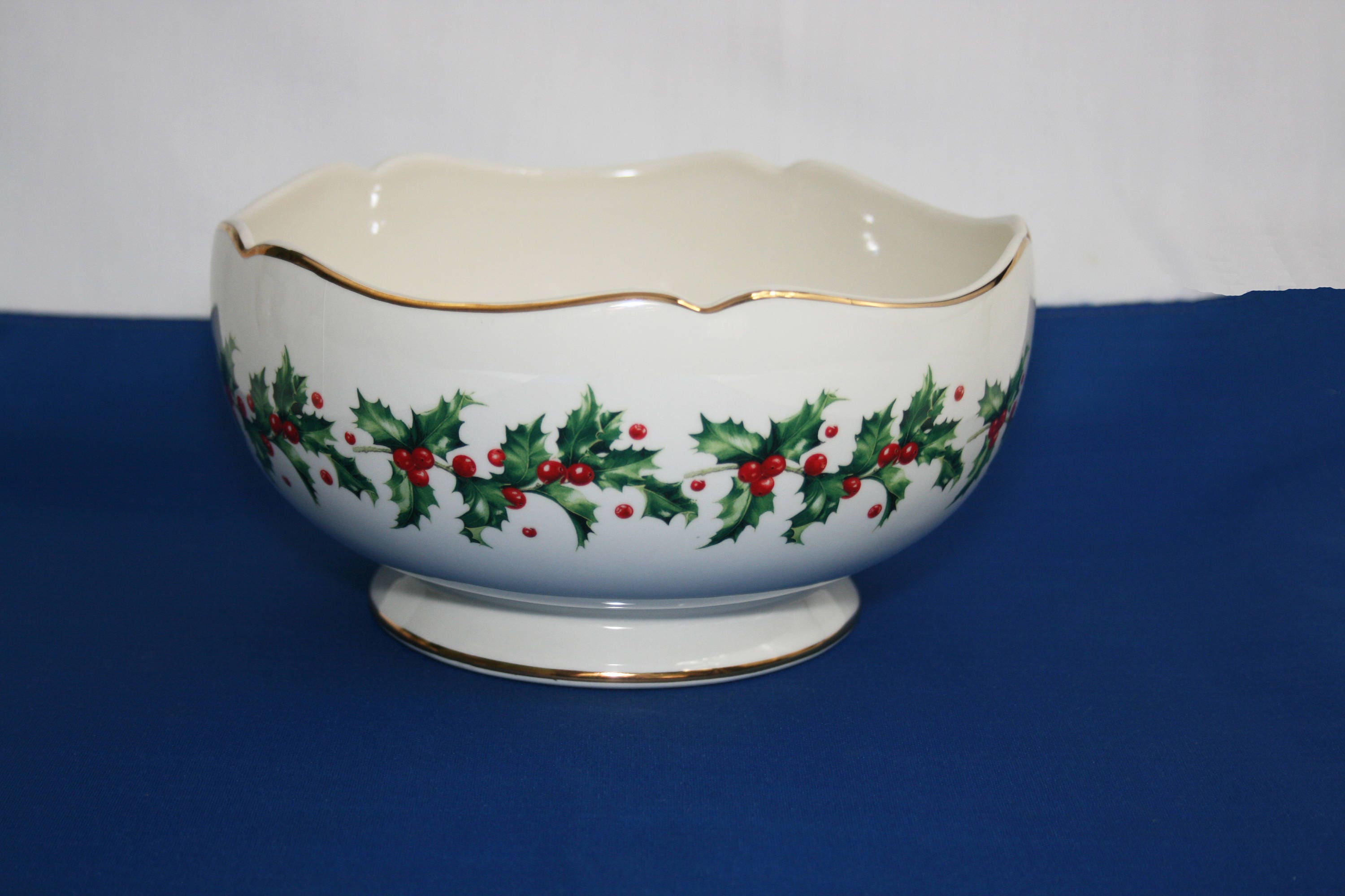 Lenox China Christmas Holiday Porcelain Bowl with Holly Berry and 24kt ... Lenox China Christmas Holiday Porcelain Bowl with Holly Berry and 24kt ...