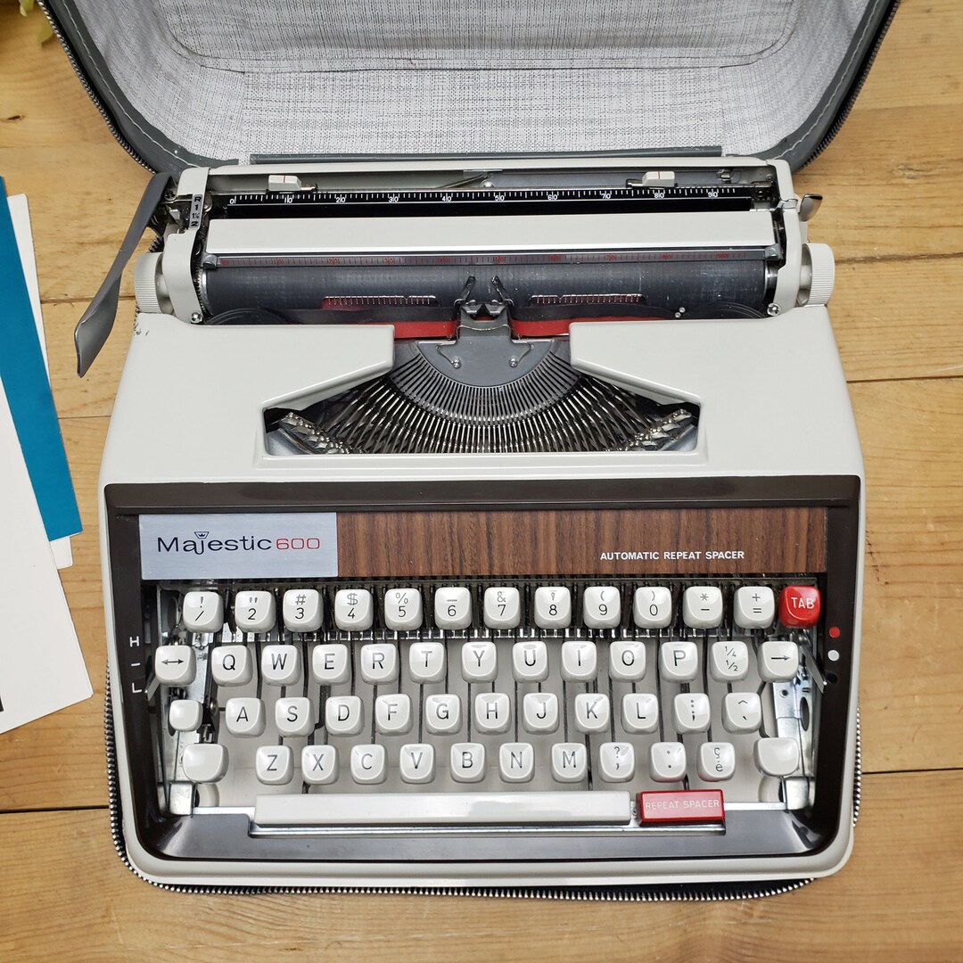 Majestic 600 Typewriter With Carrying Case Automatic Repeat Spacer Tab ...