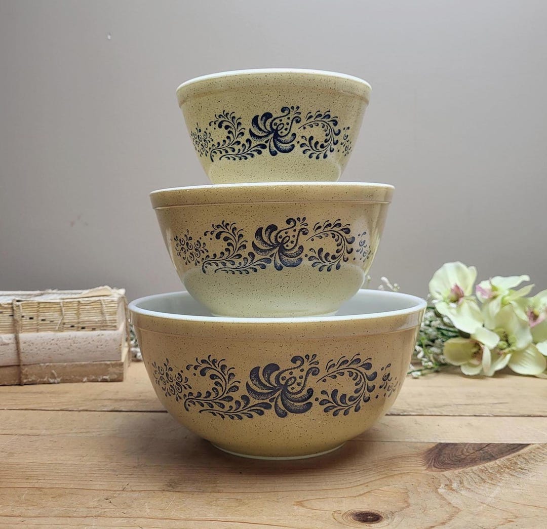 PYREX HOMESTEAD Mixing Bowl Set of 3 Vintage Pyrex Speckled Tan Blue ...