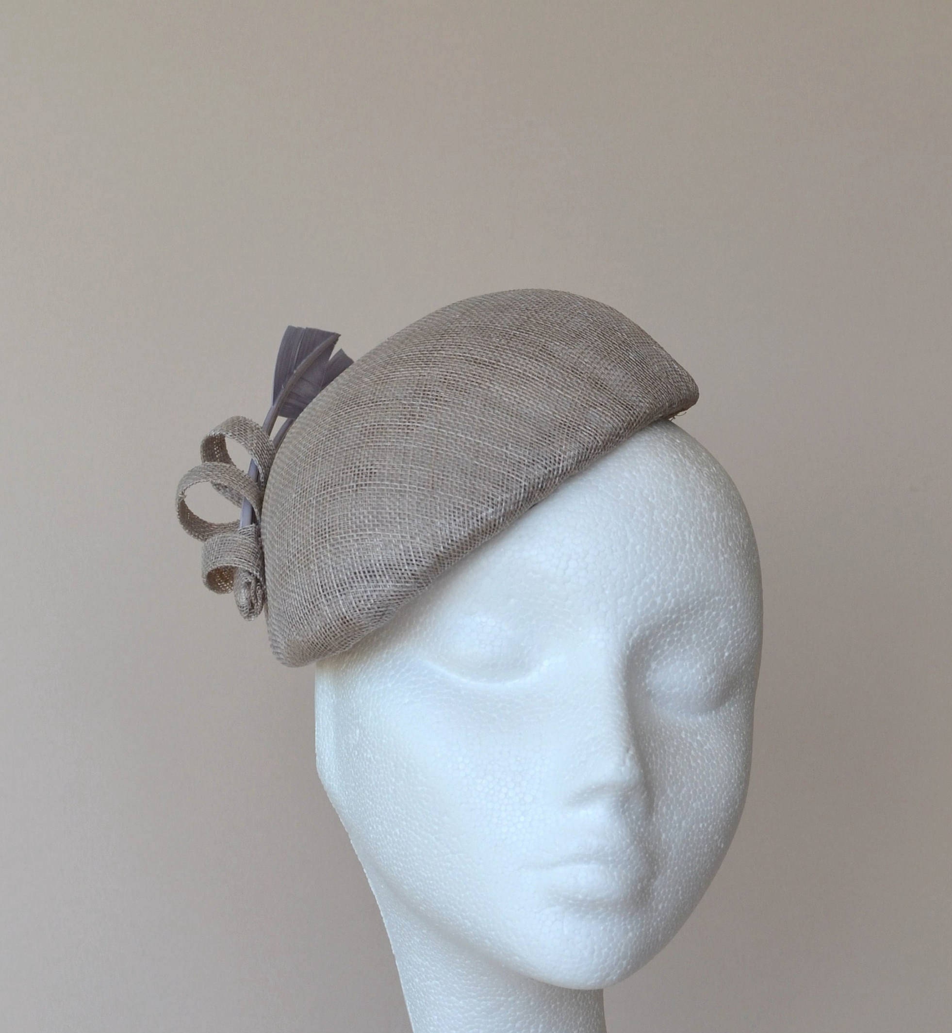 Grey beret with arrow head feathers. Grey wedding hat. Grey | Etsy