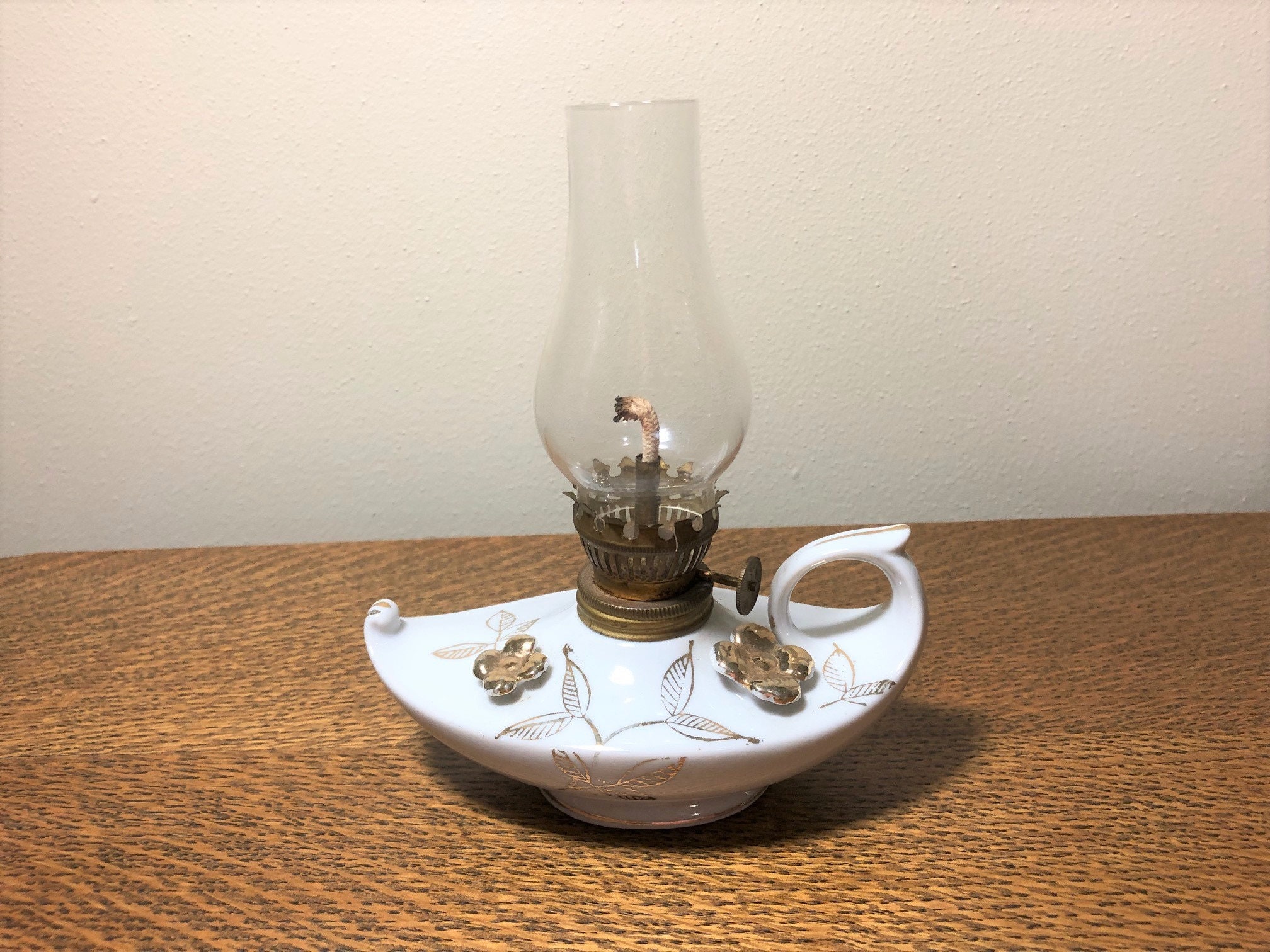 Lighting Vintage Genie Oil Lamp with Gold Gilding Floral Detail Home ...