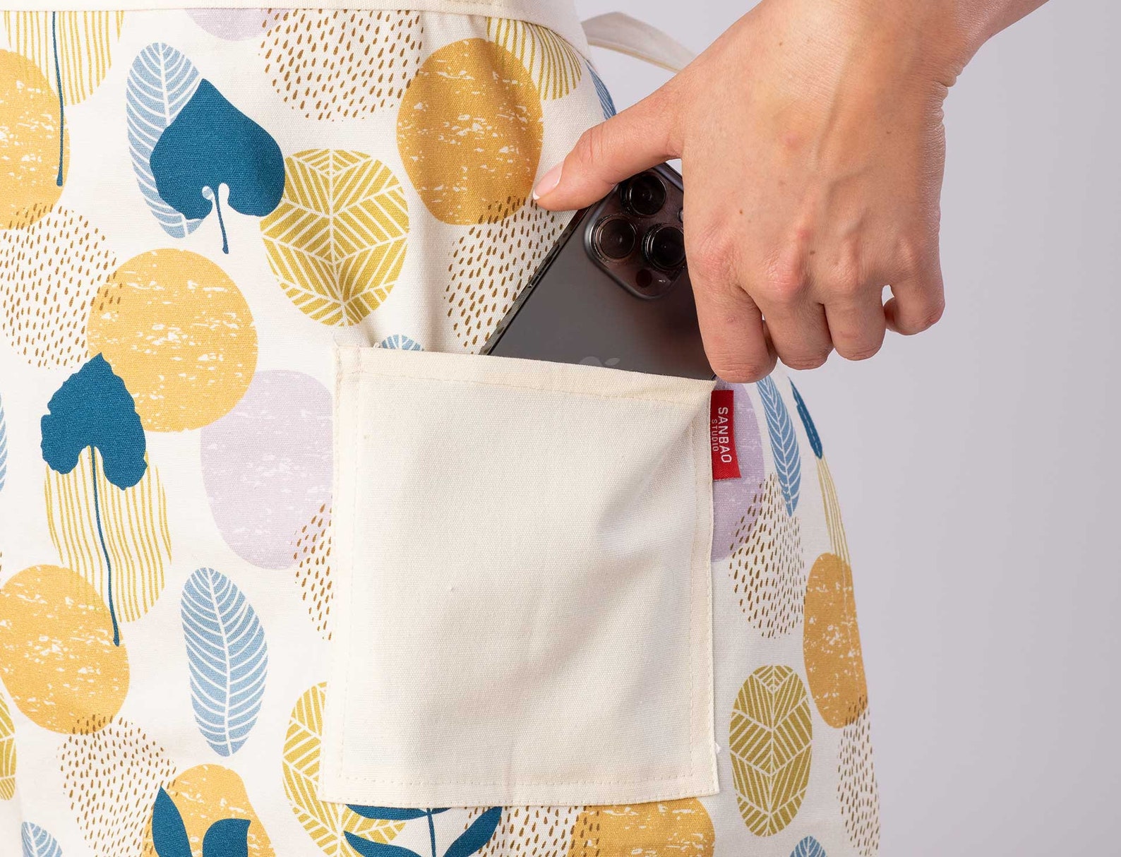 Split Leg Pottery Apron, Crafts Apron, Kitchen Apron, With Pockets for ...