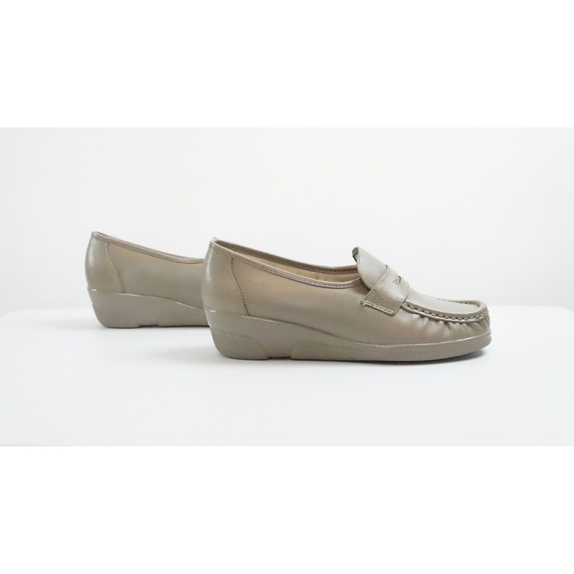 Vintage Softspots Loafers, Wedge Heel, Comfort, Leather, Neutral Gray ...