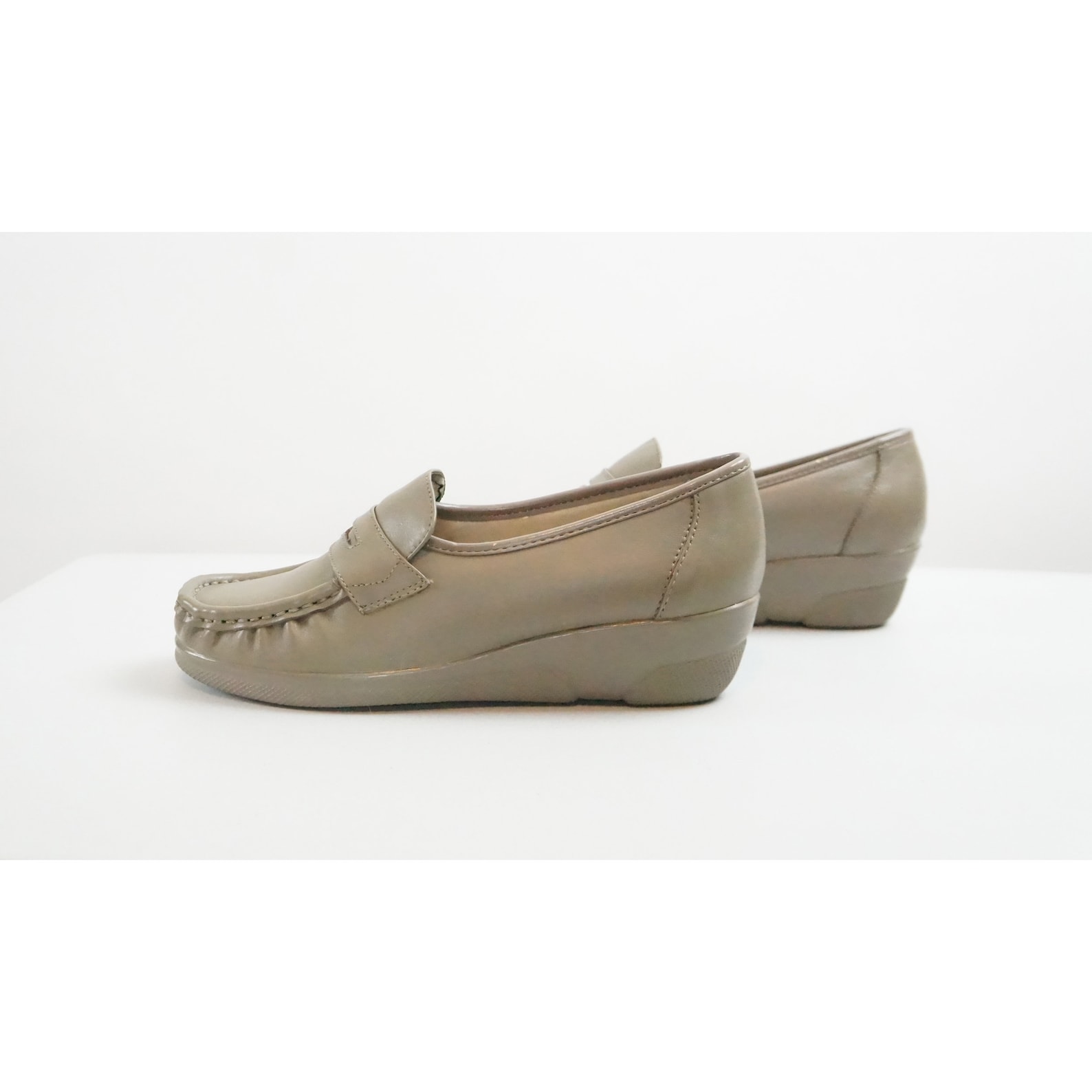 Vintage Softspots Loafers, Wedge Heel, Comfort, Leather, Neutral Gray ...