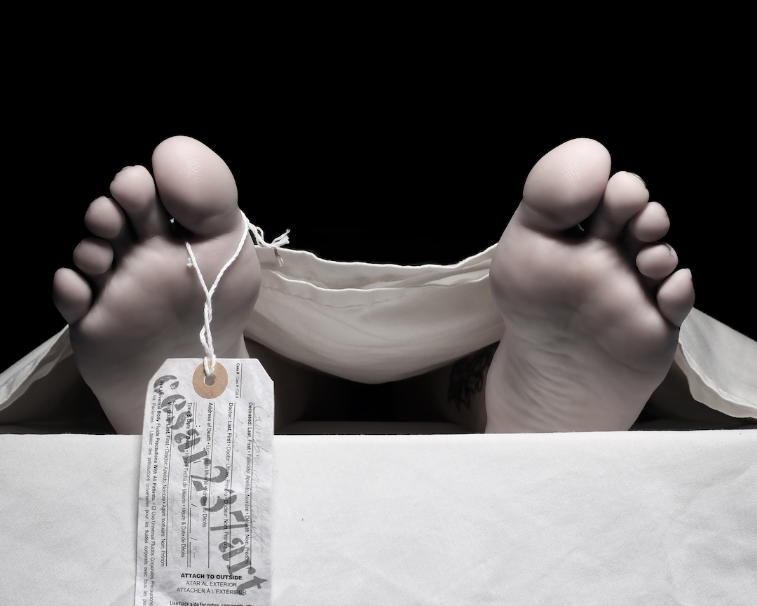 Toe Tag-8x10 Photo Print-horror-creepy-macabre-disturbing-dark-spooky ...