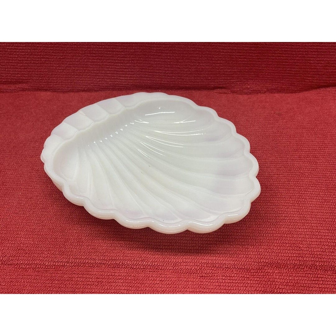 Vintage Milk Glass Shell Scallop Spoon Rest Soap Dish Ashtray Trinket ...