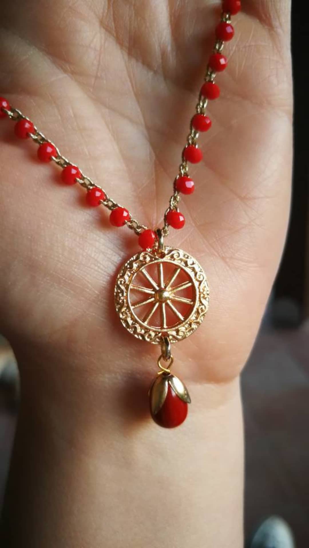 Collana Uncinetto Rossa Con Ruota Di Carretto Siciliana. Collana Corta ...