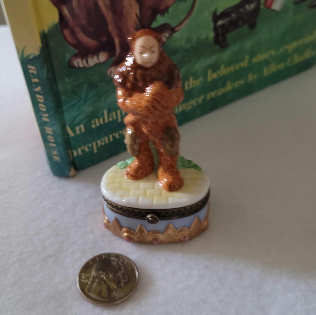 Wizard of Oz Trinket Box & Book, Cowardly Lion and Medal of Courage ...