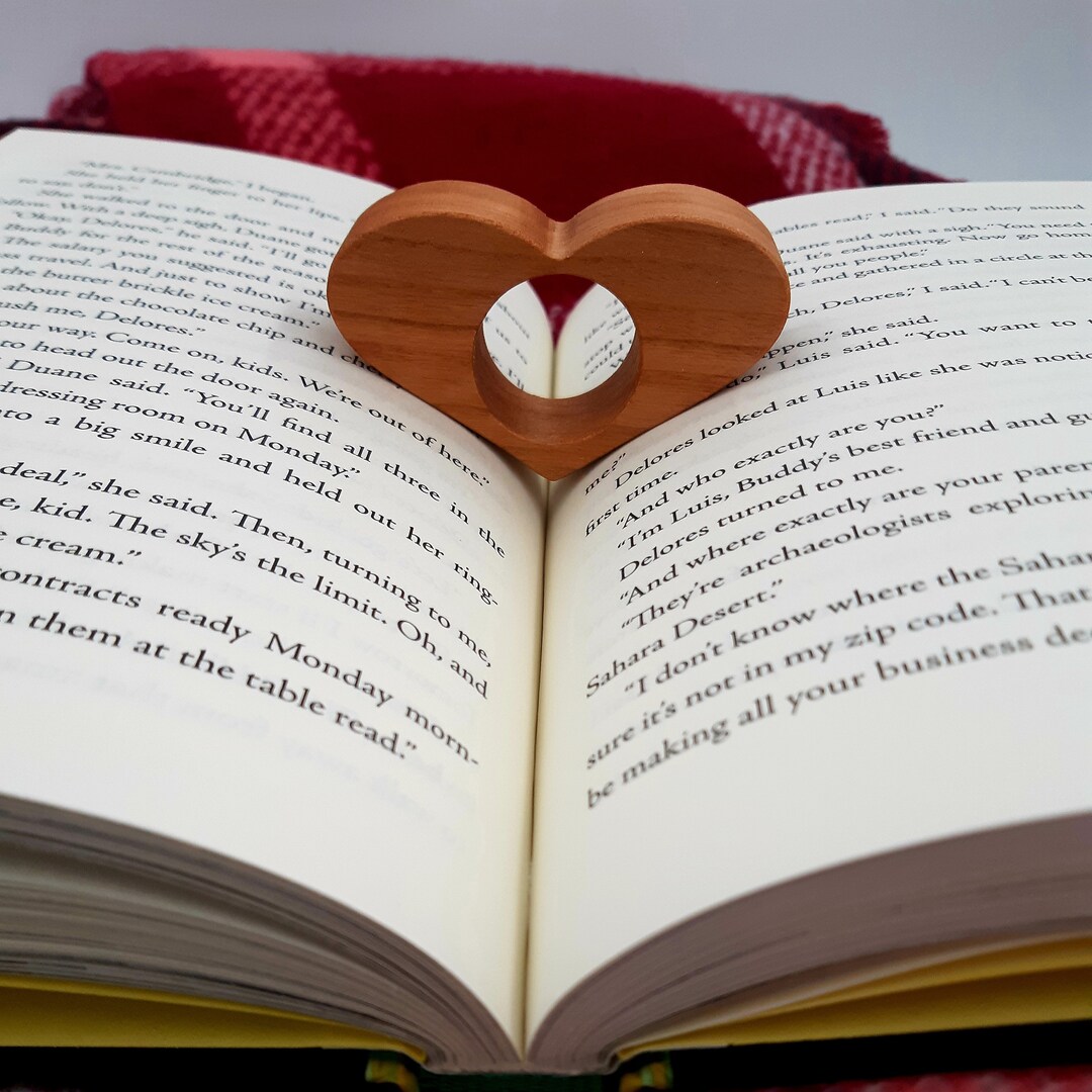 Book Buddy - Valentine's Day Heart-shaped Book Holder - Gift for Book ...