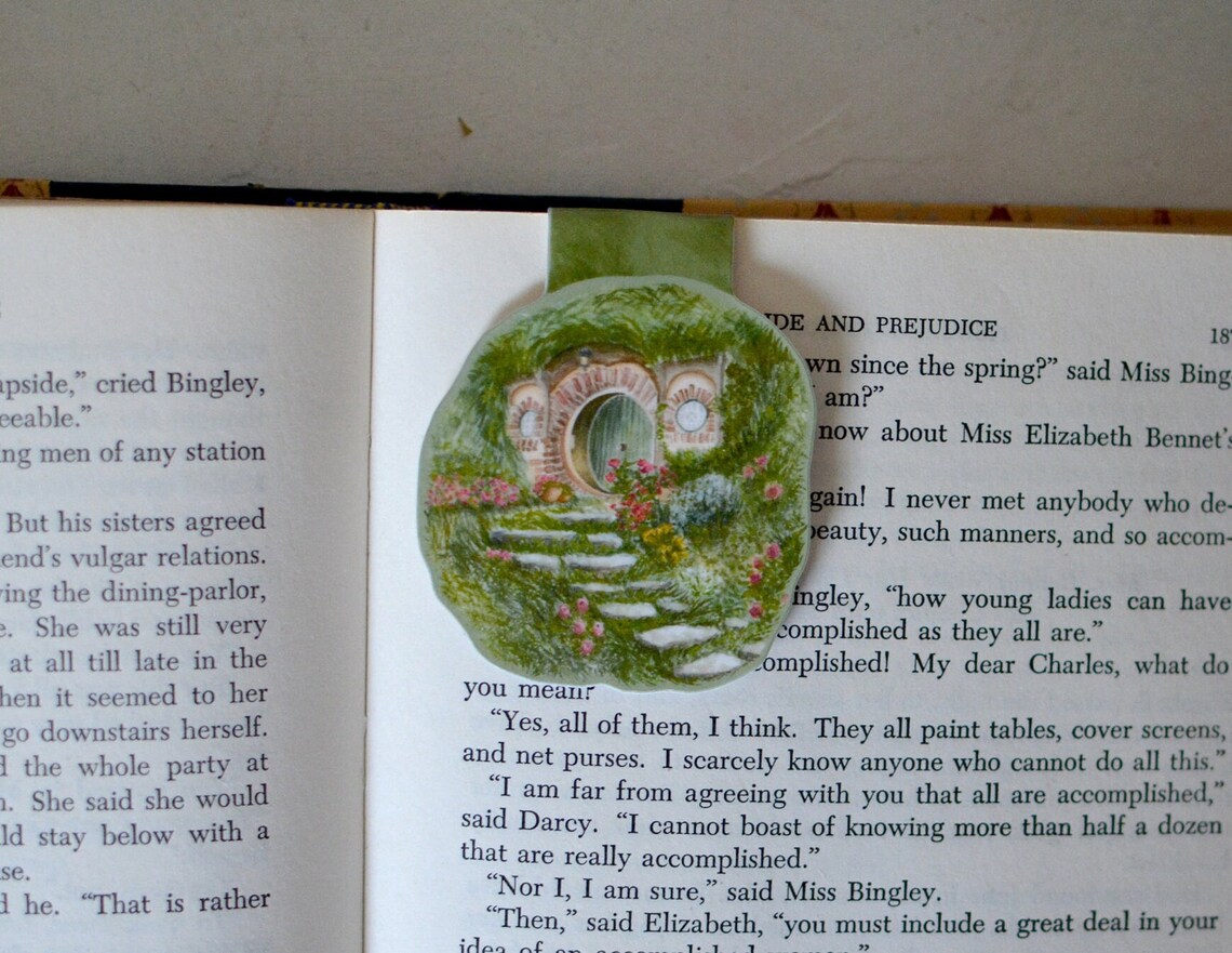 Shire Magnetic Bookmark: Watercolor Cottagecore Book Lover Gift - Etsy