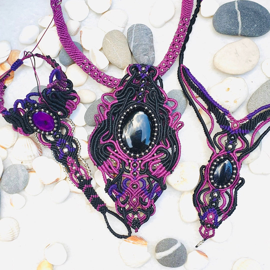 Mesmerizing Gothic Macrame Jewelry Set: Pendant Necklace - Etsy UK