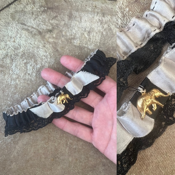 Single 1920s ribbon garter. With elephant charm - Gem