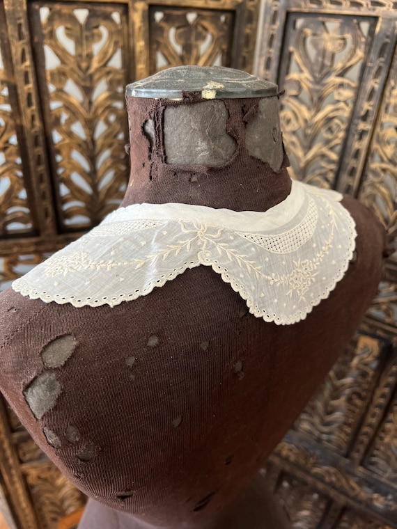 Antique hand embroidered white work collar - Gem