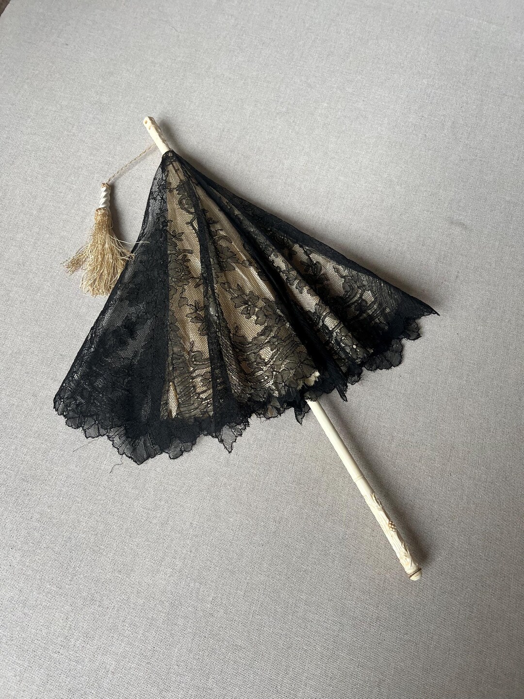 1860s 1870s Antique Victorian Chantilly Lace Carriage Parasol. Silk and ...
