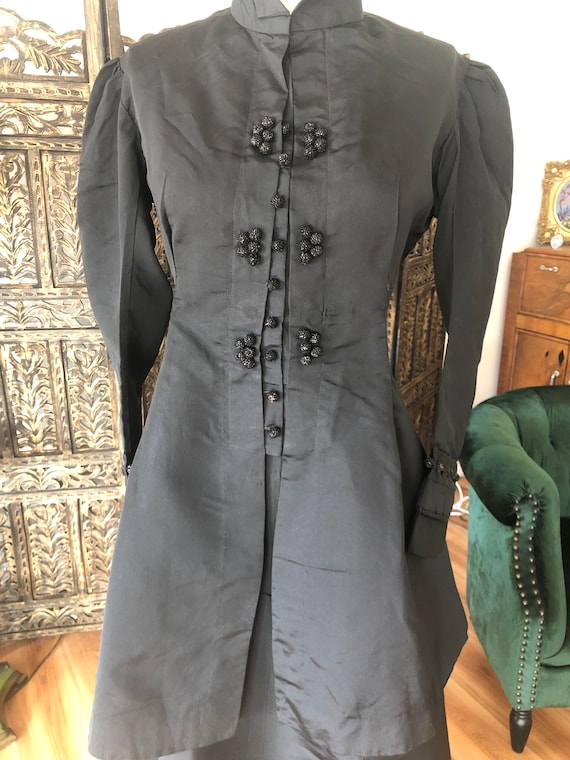 Edwardian walking suit; wearable size ; museum quality - Gem