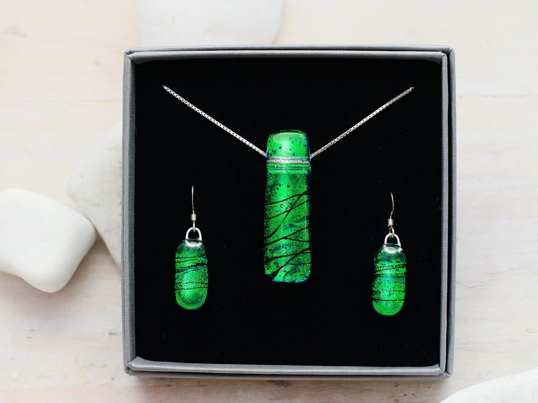 Emerald Green Jewellery Set, Pendant and Drop Earrings. Sterling Silver ...