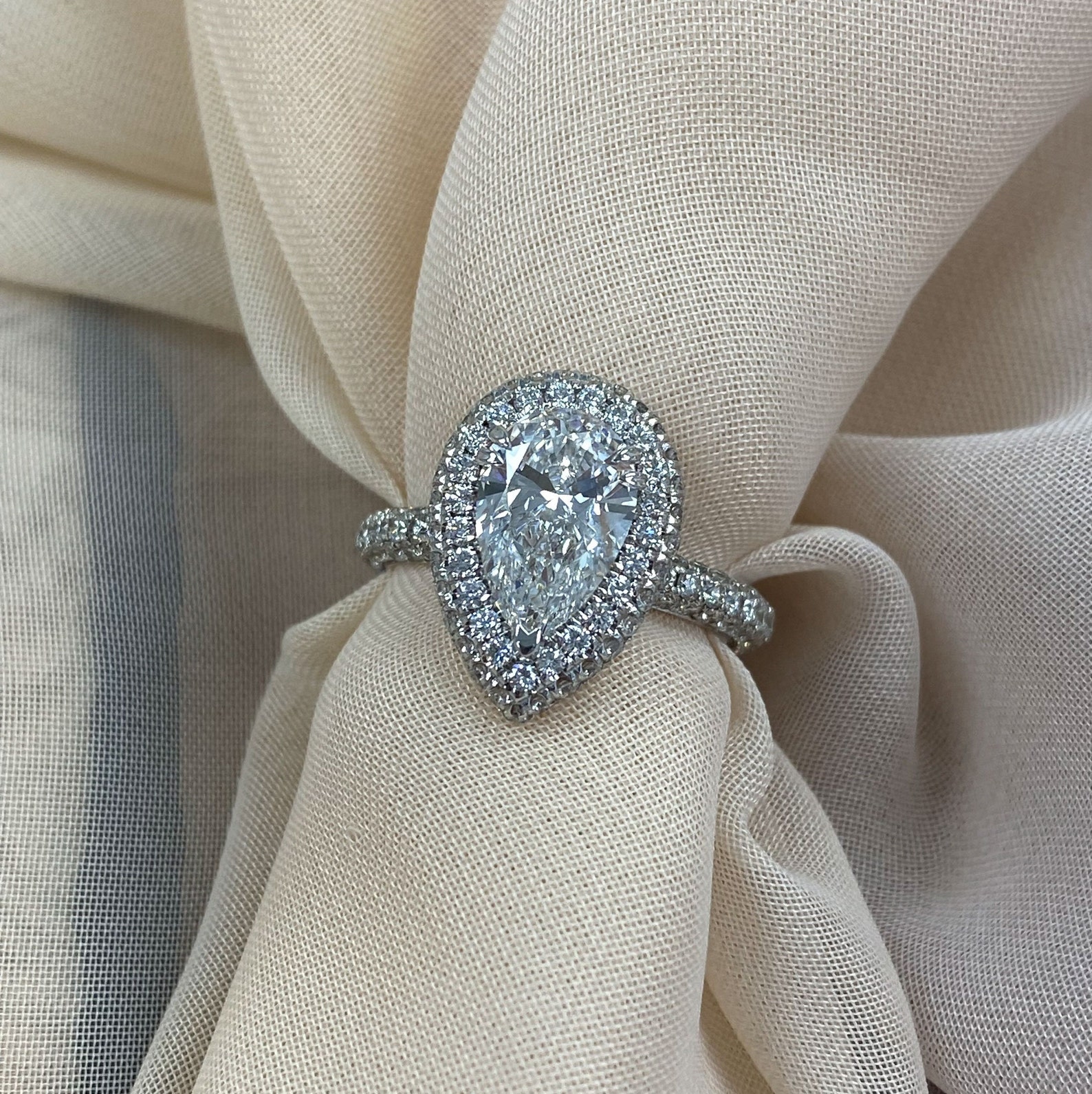 Pear Brilliant Cut IGI 1.72CT E-VVS2 Lab Grown Diamond Engagement Ring ...