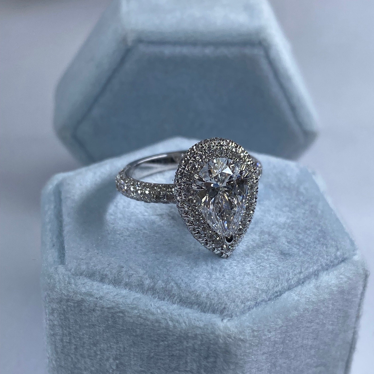 Pear Brilliant Cut IGI 1.72CT E-VVS2 Lab Grown Diamond Engagement Ring ...