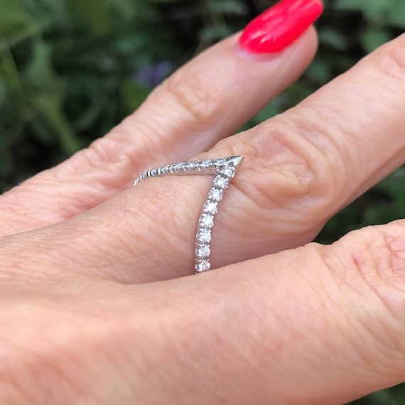 V-shaped Diamond Ring 0.28CT Diamond Wedding Band Modern - Etsy