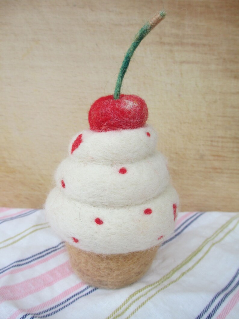 Needle Felted Cupcake, Felt Cherry Cake, Pretend Pastry, Felting ...