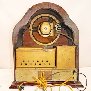 Fada Radio Model 43 (1930) Cathedral Am Antique Radio With Digital ...