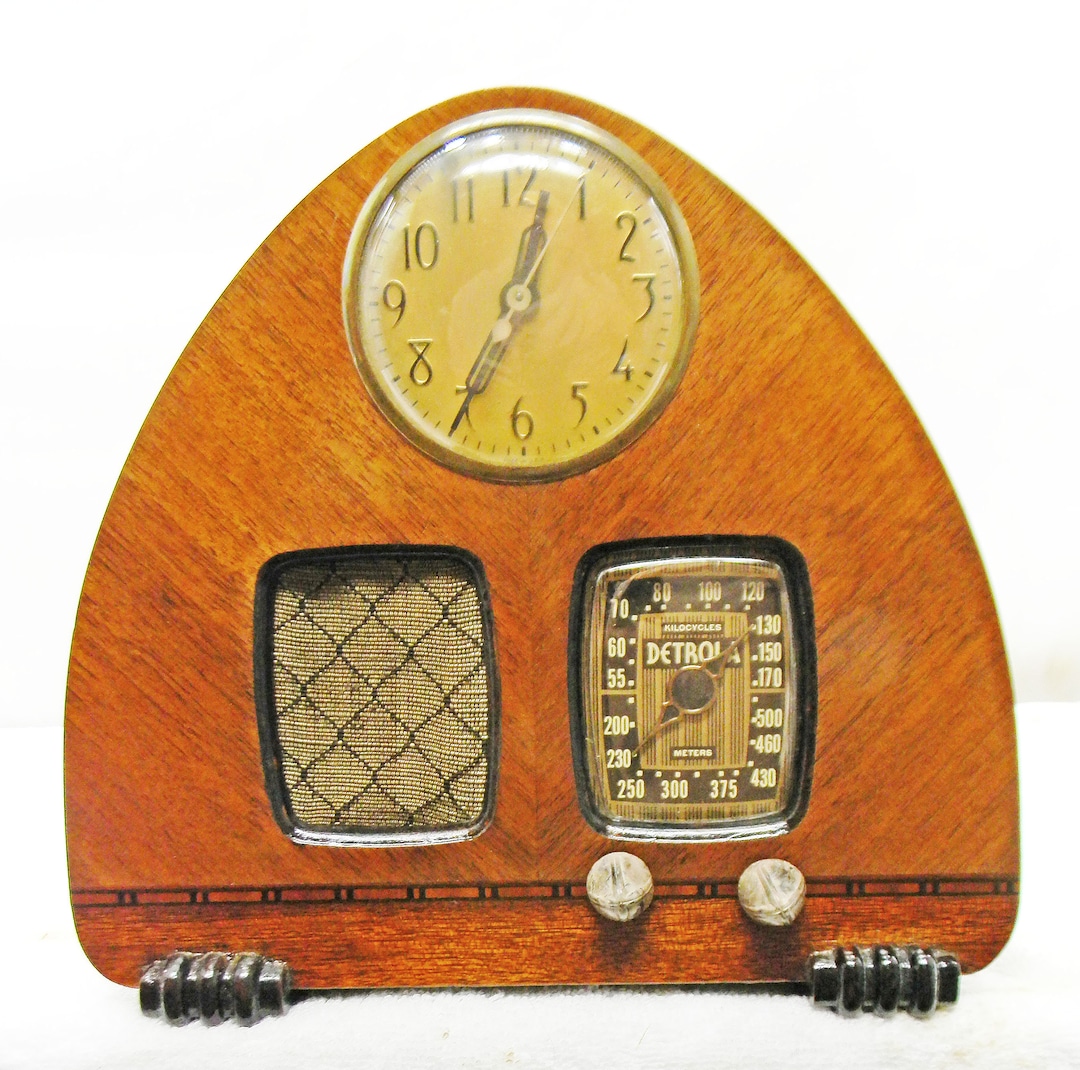 Stunning and Rare Detrola 302 teardrop Mini-cathedral Clock Radio 1939 ...