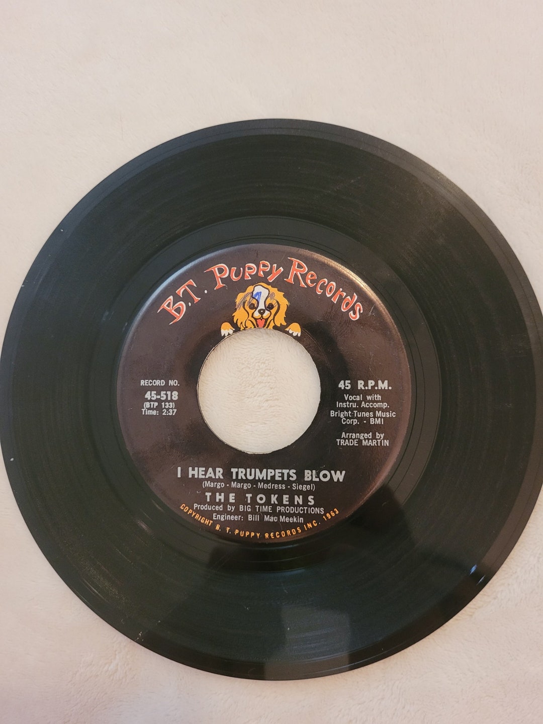Vinyl 45 "the Tokens" Songs (I Hear Trumpets Blow/don'y Cry, Sing Along ...