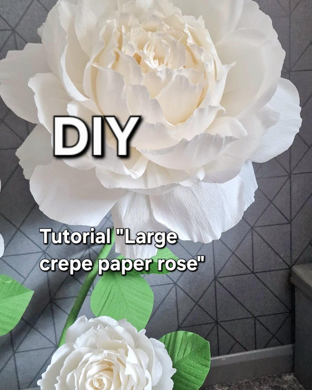 TUTORIAL! Giant Crepe Paper Rose Flower, Nearly 50cm Wide! Video DIY ...