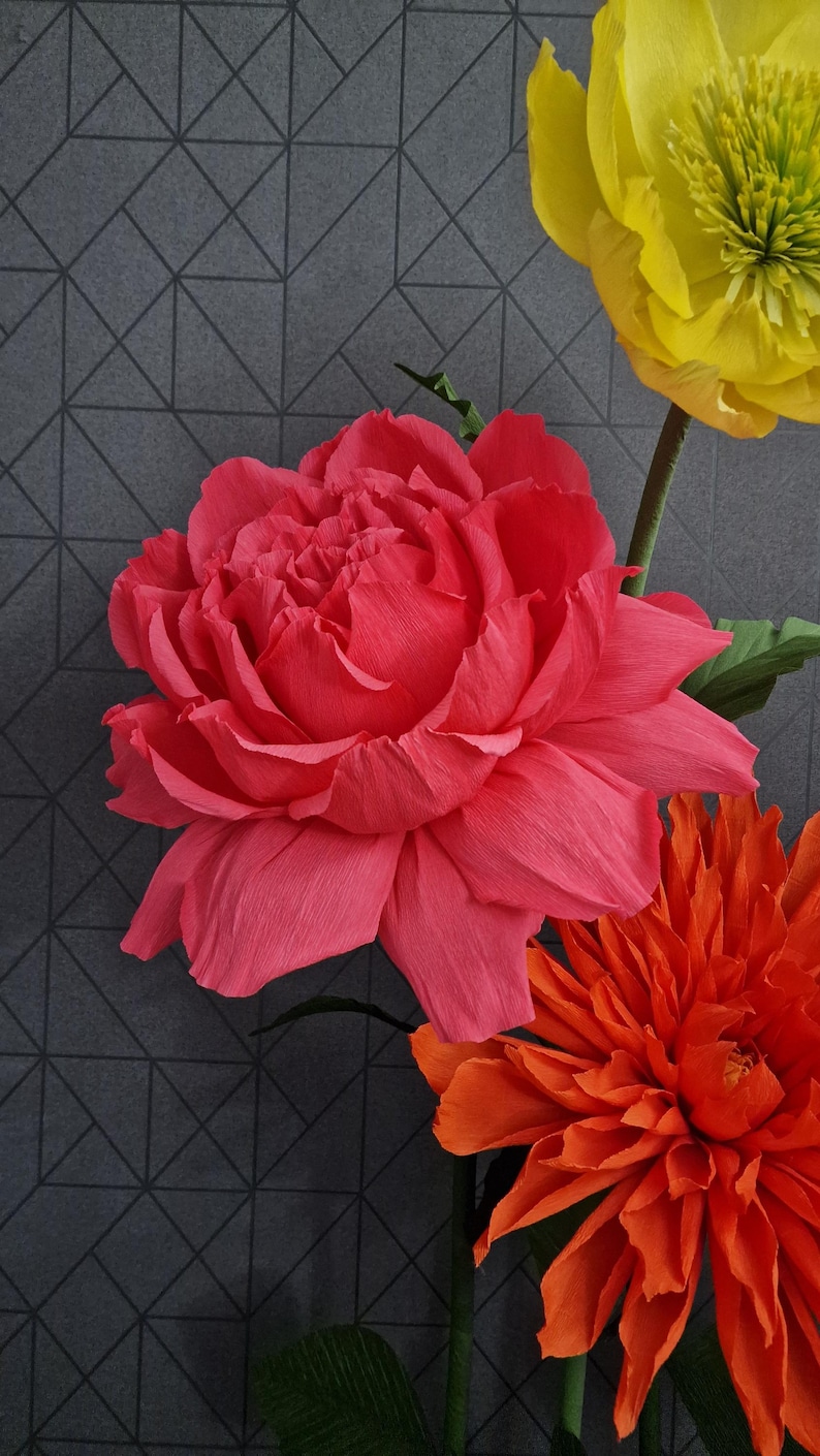 TUTORIAL! Giant Crepe Paper Rose Flower, Nearly 50cm Wide! Video DIY ...