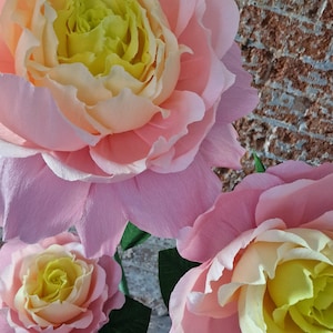 TUTORIAL! Giant Crepe Paper Rose Flower, Nearly 50cm Wide! Video DIY ...