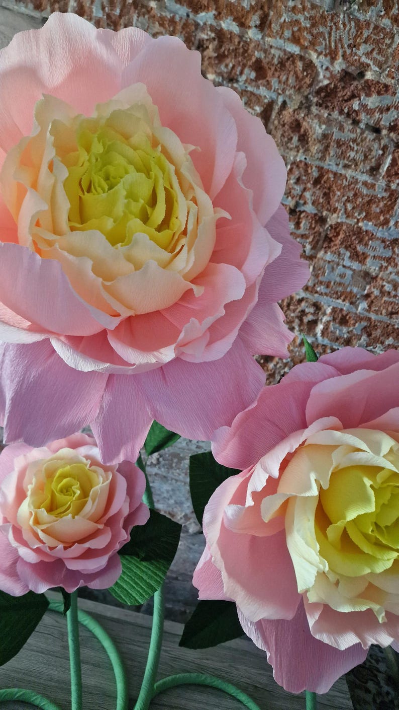 TUTORIAL! Giant Crepe Paper Rose Flower, Nearly 50cm Wide! Video DIY ...