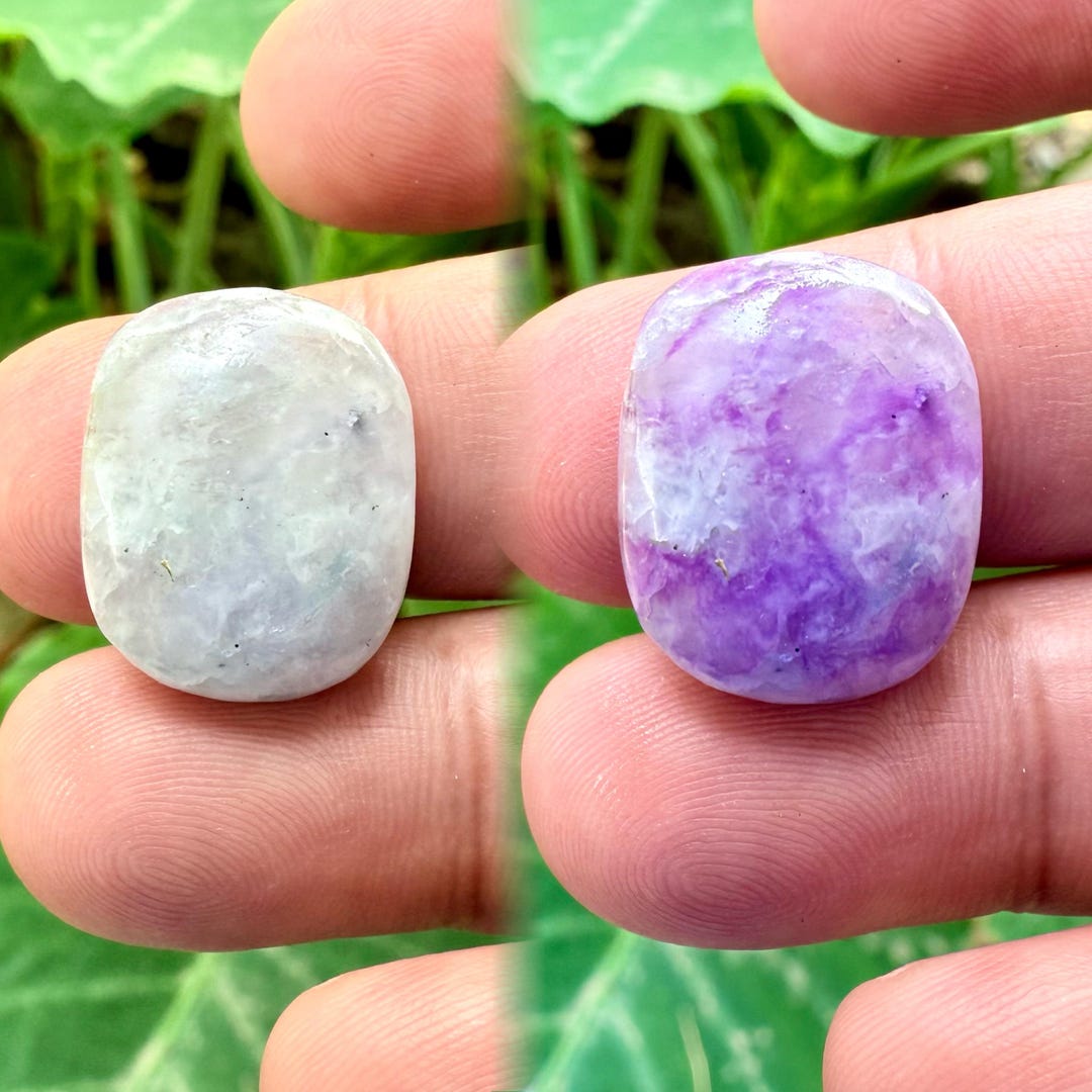 16 Carat Hackmanite Gemstone: UV Color Change Sodalite - Etsy