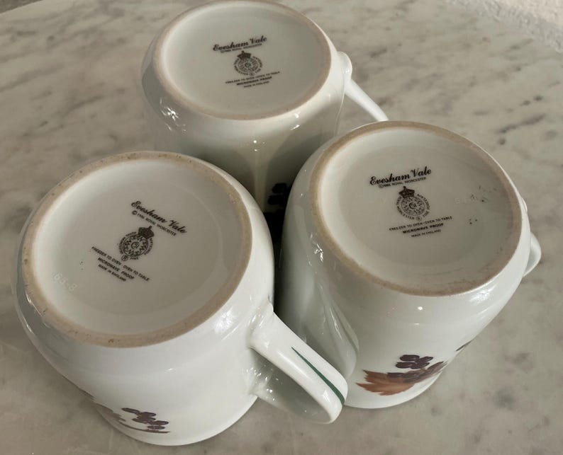 ROYAL WORCESTER “evesham Vale” 3 (three) Mugs. Various Fruits, Green ...