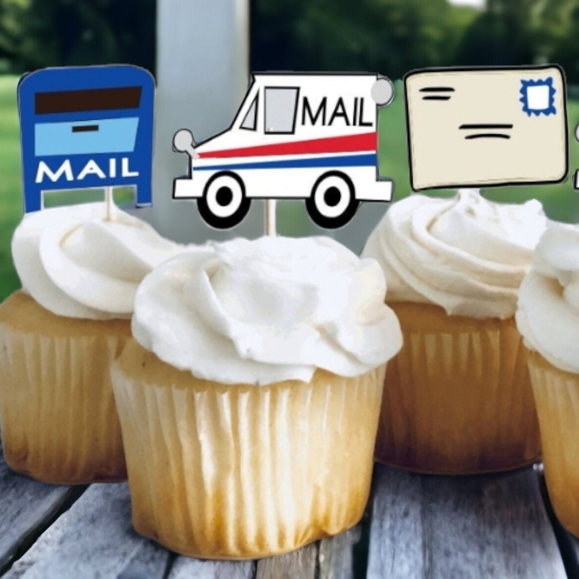 Usmail Carrrier Cake