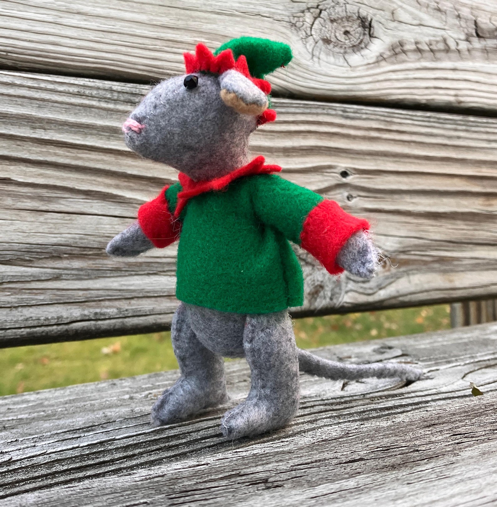 Felt Christmas Mouse in Red and Green Elf Outfit, Hand-sewn - Etsy