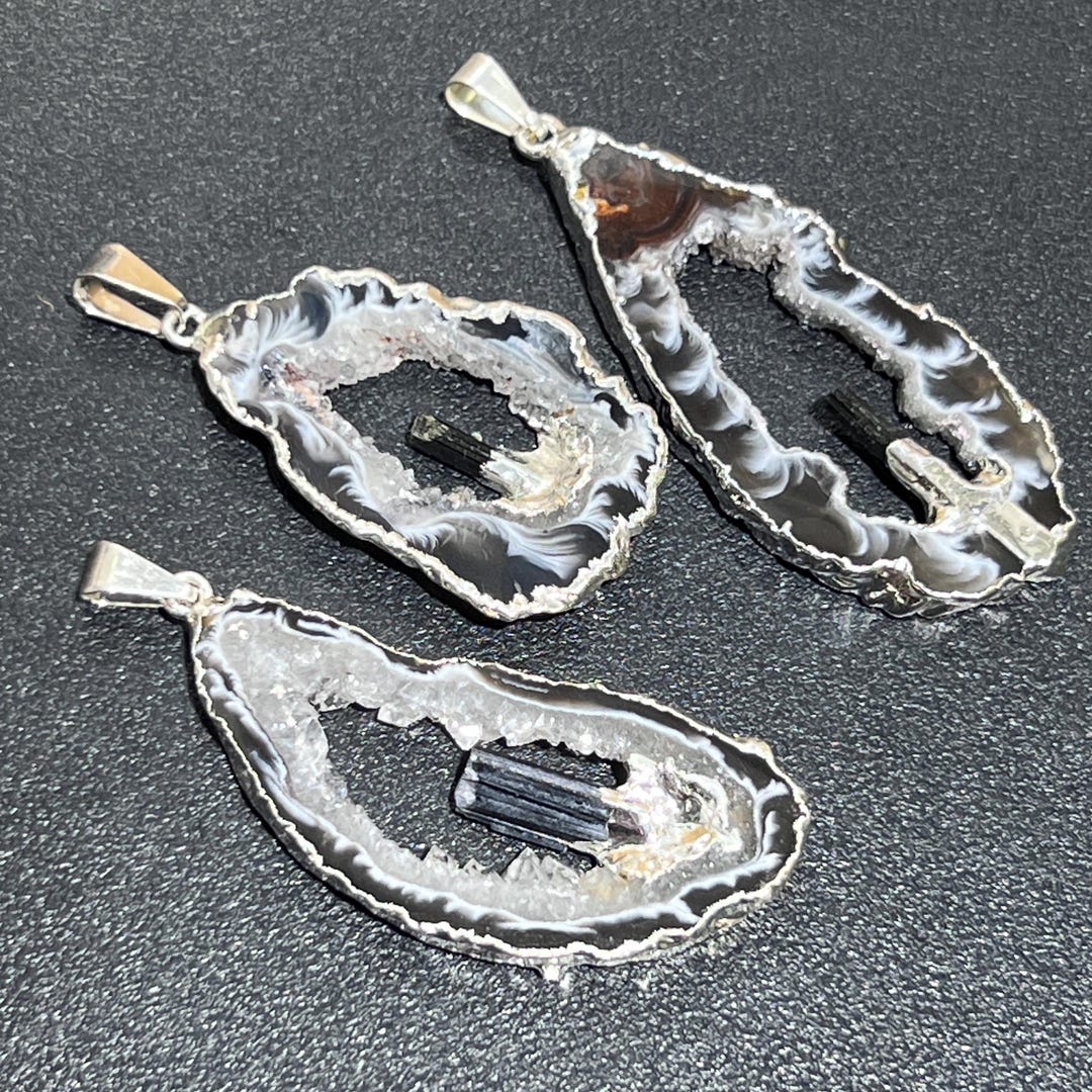 Oco Geode Druzy With Tourmaline Crystal Point Pendant (silver Plated ...